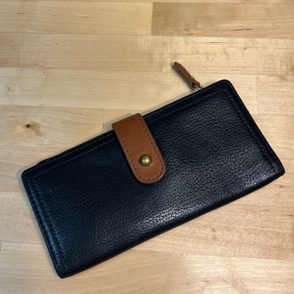 Fossil | Bags | Fossil Bifold Wallet | Poshmark